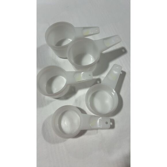Tupperware | Kitchen | Vintage Tupperware Measuring Cups Set Of 5 White ...